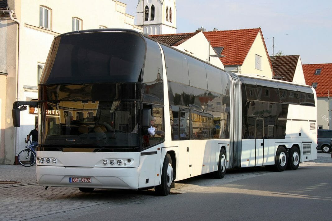 Neoplan Jumbocruiser - didžiausias dviaukštis autobusas istorijoje ...