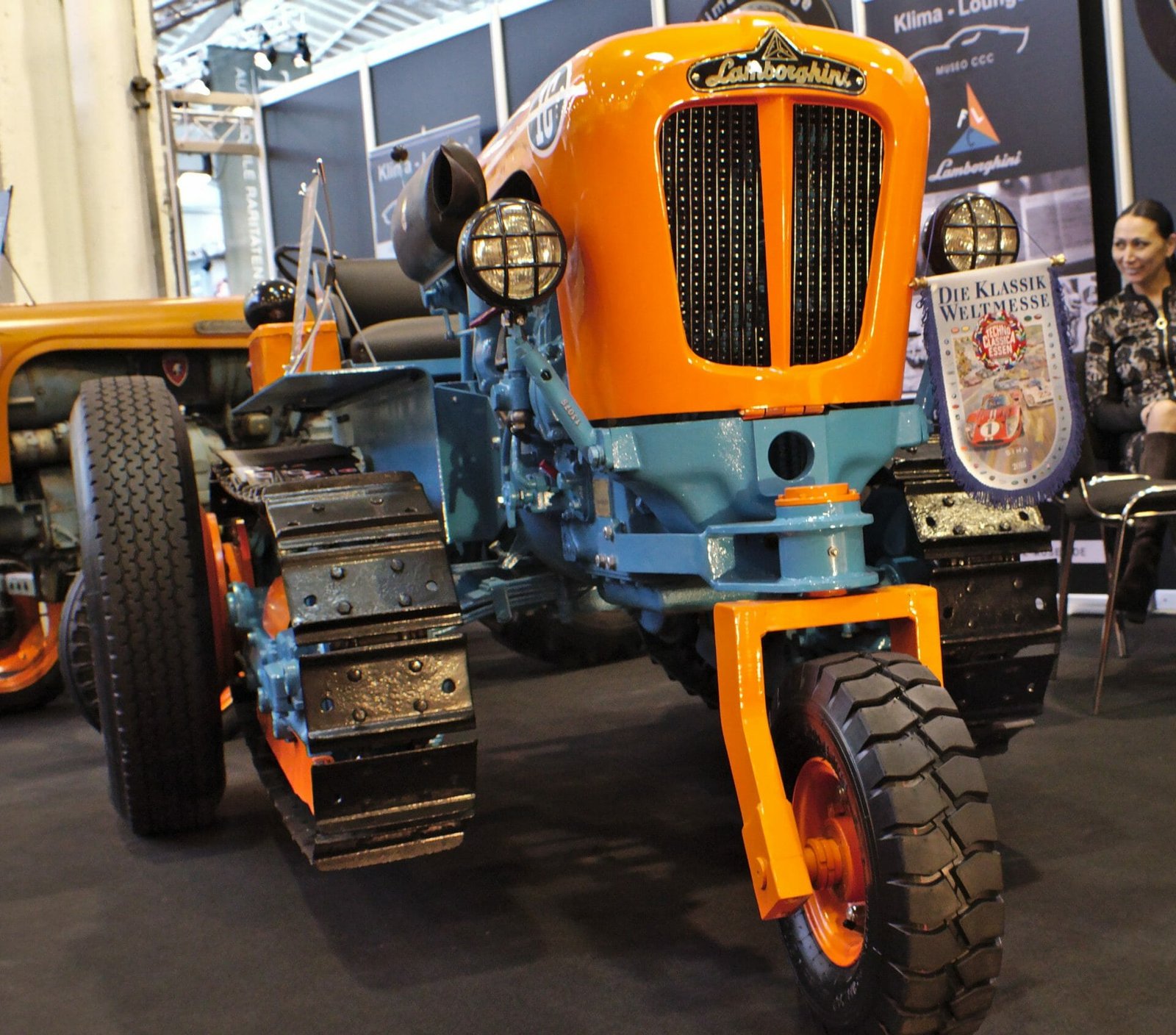 Kaip seni vikšriniai traktoriai važiuodavo asfaltu jo nesugadindami ...