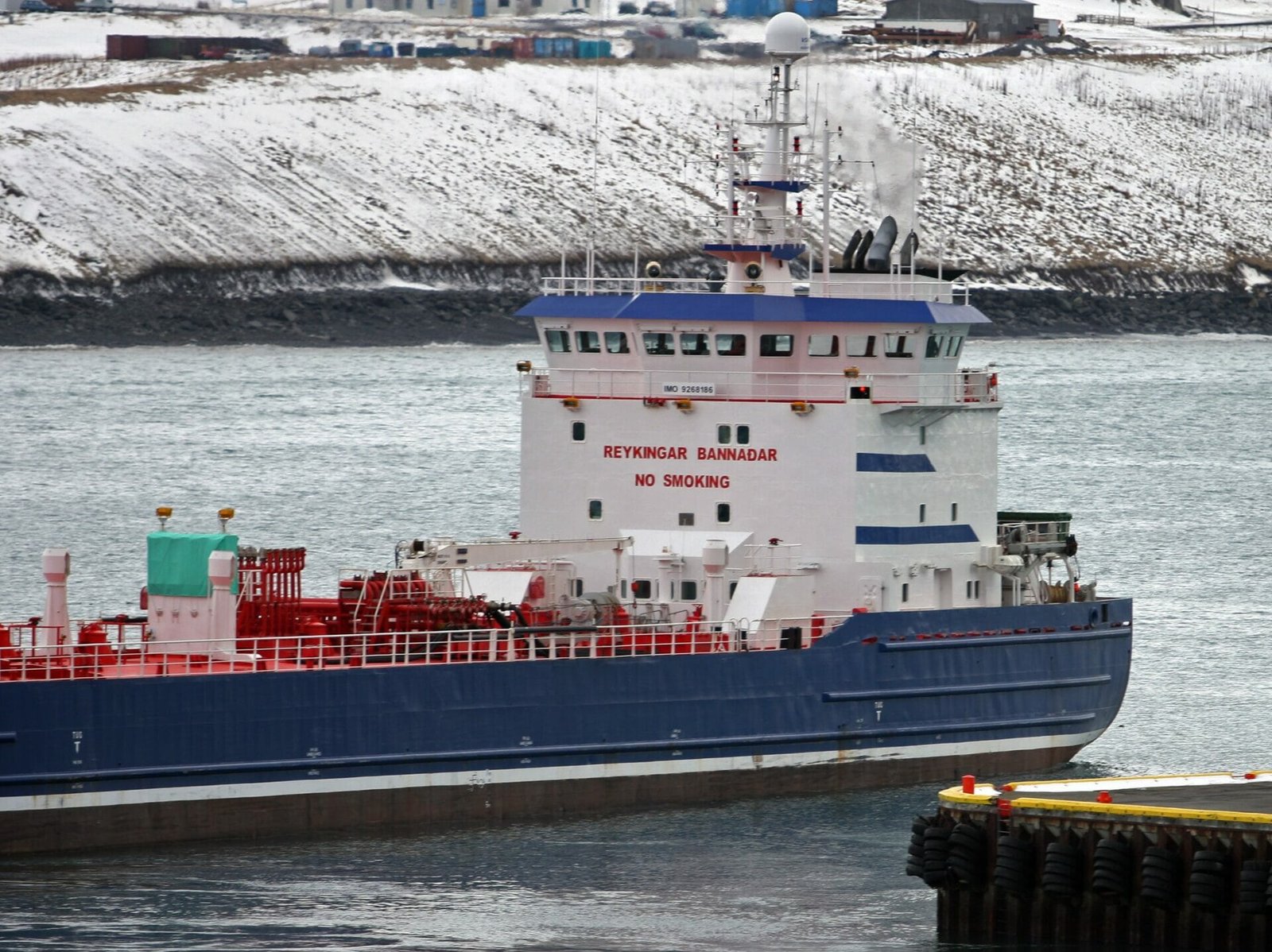 Kodėl krovininiai laivai žymimi milžiniškais užrašais „Rūkyti ...
